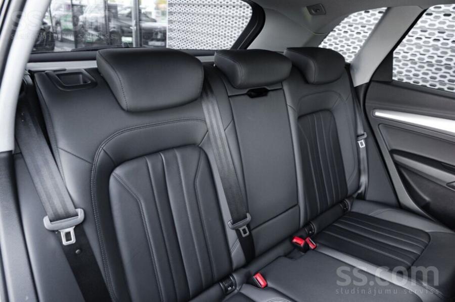 Black Audi Q5 2021 in Riga, with an engine capacity of 2.00 L and mileage of 120 thousand km for 30250 €, photo 23 on AUTOMOTO.COM.LV