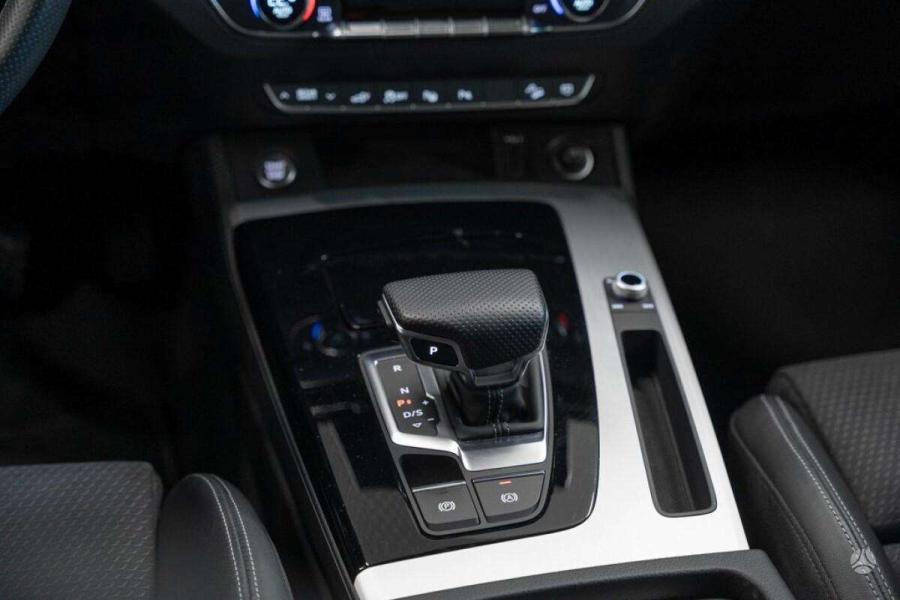 Black Audi Q5 2021 in Vilnius, with an engine capacity of 0.00 L and mileage of 51 thousand km for 34000 €, photo 21 on AUTOMOTO.COM.LV