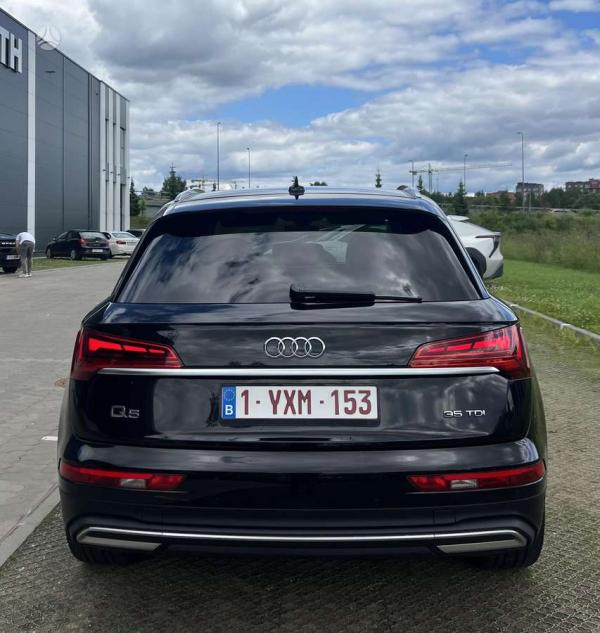 Melns Audi Q5 2021 Viļņa, ar dzinēja tilpumu 1.97 L un nobraukumu 260 tūkst. km par 24800 €, foto 7 vietnē AUTOMOTO.COM.LV