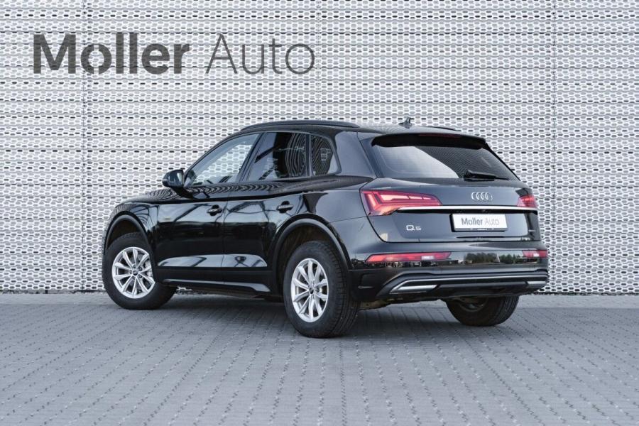 Melns Audi Q5 2021 Mārupe, ar dzinēja tilpumu 2.00 L un nobraukumu 120 tūkst. km par 28850 €, foto 4 vietnē AUTOMOTO.COM.LV