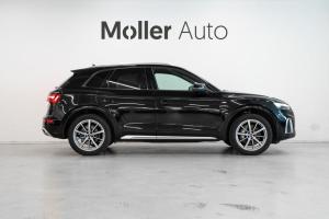 Black Audi Q5 2021 in Vilnius, with an engine capacity of 2.00 L and mileage of 51 thousand km for 34000 €, photo 5 on AUTOMOTO.COM.LV