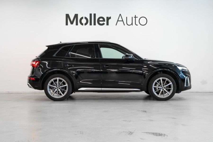Black Audi Q5 2021 in Vilnius, with an engine capacity of 2.00 L and mileage of 51 thousand km for 34000 €, photo 5 on AUTOMOTO.COM.LV