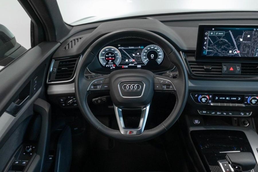 Black Audi Q5 2021 in Vilnius, with an engine capacity of 2.00 L and mileage of 51 thousand km for 34000 €, photo 10 on AUTOMOTO.COM.LV