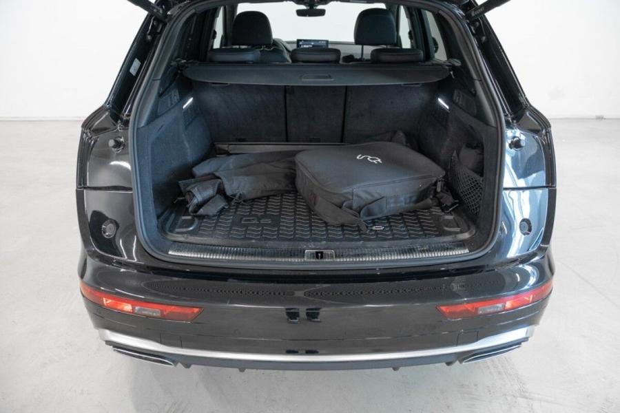 Black Audi Q5 2021 in Vilnius, with an engine capacity of 2.00 L and mileage of 51 thousand km for 34000 €, photo 24 on AUTOMOTO.COM.LV