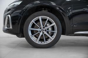 Black Audi Q5 2021 in Vilnius, with an engine capacity of 2.00 L and mileage of 51 thousand km for 34000 €, photo 26 on AUTOMOTO.COM.LV