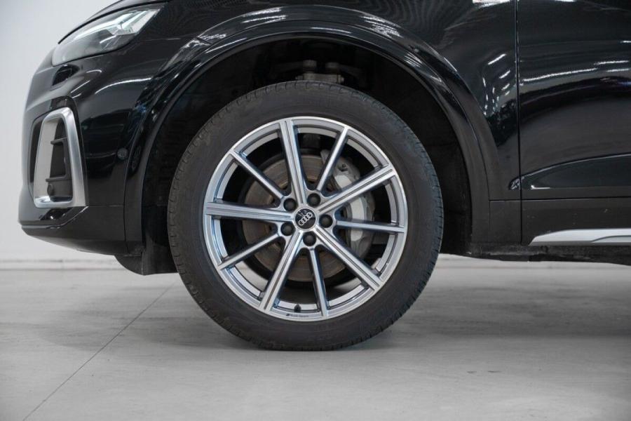 Black Audi Q5 2021 in Vilnius, with an engine capacity of 2.00 L and mileage of 51 thousand km for 34000 €, photo 26 on AUTOMOTO.COM.LV