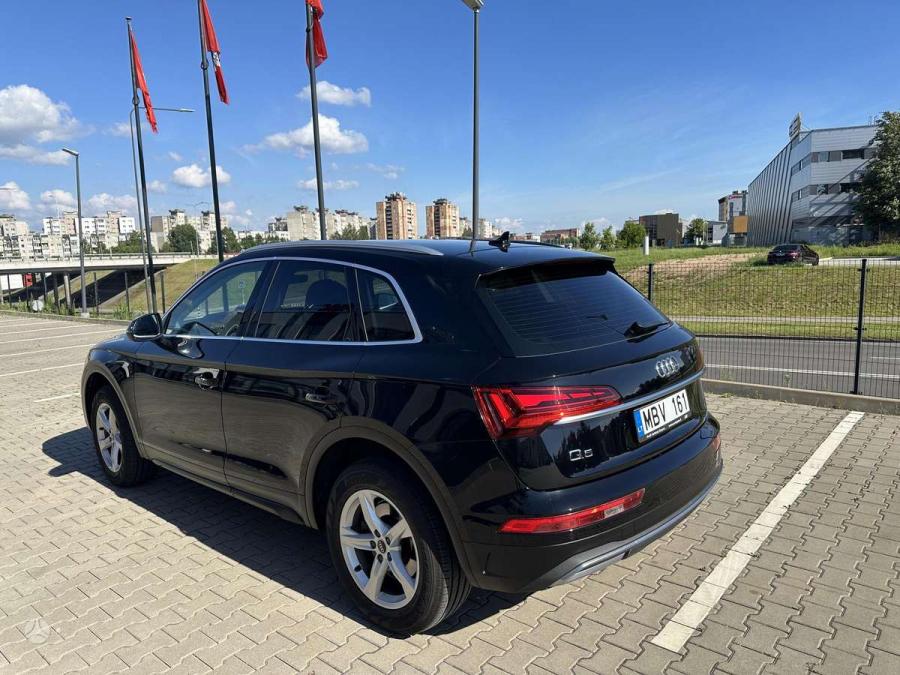 Black Audi Q5 2021 in Kaunas, with an engine capacity of 1.98 L and mileage of 89 thousand km for 31000 €, photo 4 on AUTOMOTO.COM.LV