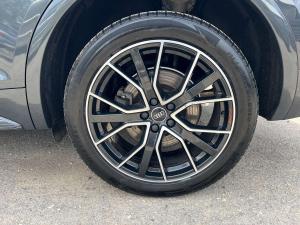 Black Audi Q5 2021 in Kaunas, with an engine capacity of 1.97 L and mileage of 66 thousand km for 14900 €, photo 50 on AUTOMOTO.COM.LV