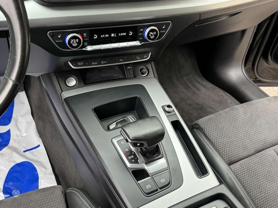 Melns Audi Q5 2021 Jonava, ar dzinēja tilpumu 2.00 L un nobraukumu 260 tūkst. km par 23950 €, foto 47 vietnē AUTOMOTO.COM.LV