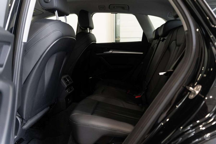 Melns Audi Q5 2021 Viļņa, ar dzinēja tilpumu 1.98 L un nobraukumu 122 tūkst. km par 34900 €, foto 16 vietnē AUTOMOTO.COM.LV