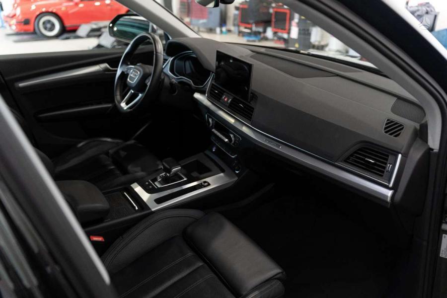 Melns Audi Q5 2021 Viļņa, ar dzinēja tilpumu 1.98 L un nobraukumu 122 tūkst. km par 34900 €, foto 19 vietnē AUTOMOTO.COM.LV