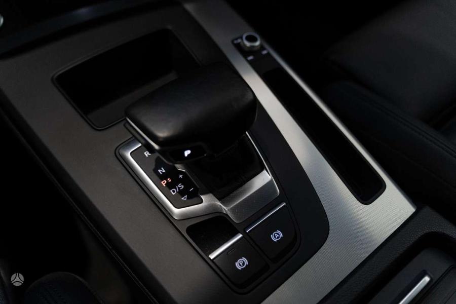 Melns Audi Q5 2021 Viļņa, ar dzinēja tilpumu 1.98 L un nobraukumu 122 tūkst. km par 34900 €, foto 20 vietnē AUTOMOTO.COM.LV