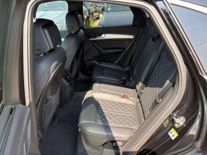 Black Audi Q5 2021 in Vilnius, with an engine capacity of 1.97 L and mileage of 195 thousand km for 25600 €, photo 13 on AUTOMOTO.COM.LV