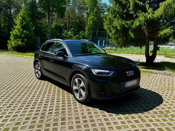 Melns Audi Q5 2021 Viļņa, ar dzinēja tilpumu 1.98 L un nobraukumu 64 tūkst. km par 35300 €, foto 1 vietnē AUTOMOTO.COM.LV