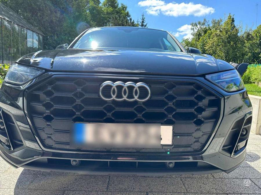 Melns Audi Q5 2021 Viļņa, ar dzinēja tilpumu 1.98 L un nobraukumu 64 tūkst. km par 35300 €, foto 4 vietnē AUTOMOTO.COM.LV