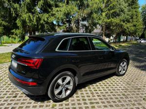 Melns Audi Q5 2021 Viļņa, ar dzinēja tilpumu 1.98 L un nobraukumu 64 tūkst. km par 35300 €, foto 6 vietnē AUTOMOTO.COM.LV