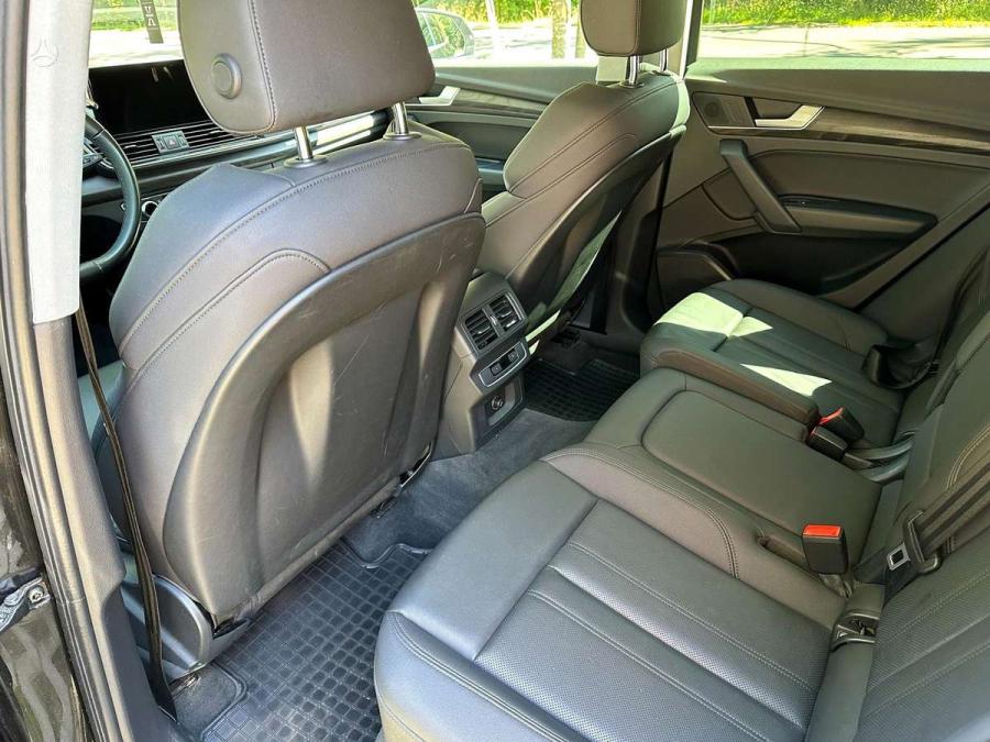 Melns Audi Q5 2021 Viļņa, ar dzinēja tilpumu 1.98 L un nobraukumu 64 tūkst. km par 35300 €, foto 15 vietnē AUTOMOTO.COM.LV
