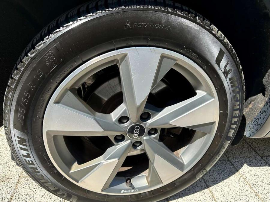 Melns Audi Q5 2021 Viļņa, ar dzinēja tilpumu 1.98 L un nobraukumu 64 tūkst. km par 35300 €, foto 17 vietnē AUTOMOTO.COM.LV