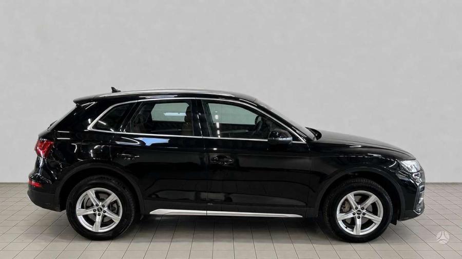 Black Audi Q5 2021 in Kaunas, with an engine capacity of 1.97 L and mileage of 92 thousand km for 27500 €, photo 4 on AUTOMOTO.COM.LV