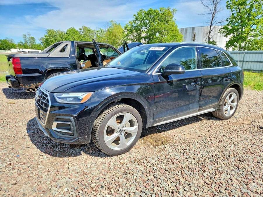 Black Audi Q5 2021 in Vilnius, with an engine capacity of 1.98 L and mileage of 77 thousand km for 21175 €, photo 1 on AUTOMOTO.COM.LV