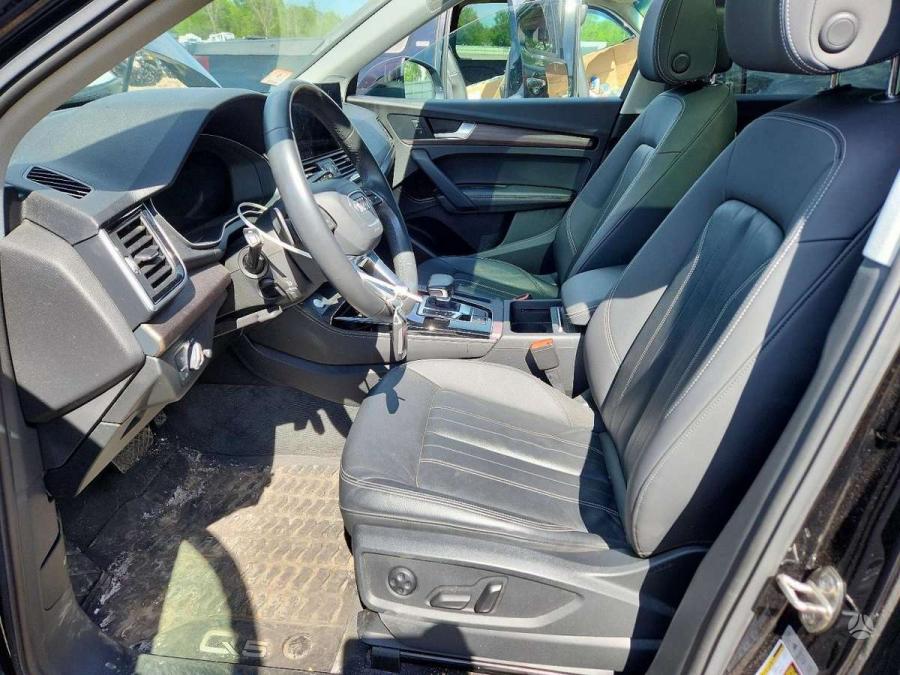 Black Audi Q5 2021 in Vilnius, with an engine capacity of 1.98 L and mileage of 77 thousand km for 21175 €, photo 8 on AUTOMOTO.COM.LV