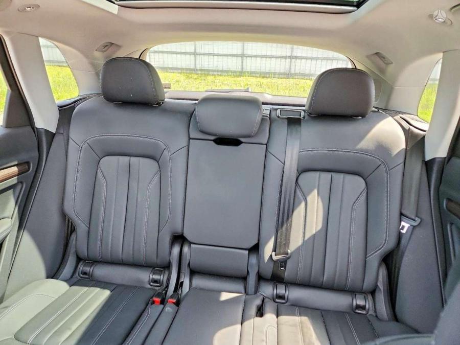 Black Audi Q5 2021 in Vilnius, with an engine capacity of 1.98 L and mileage of 77 thousand km for 21175 €, photo 11 on AUTOMOTO.COM.LV
