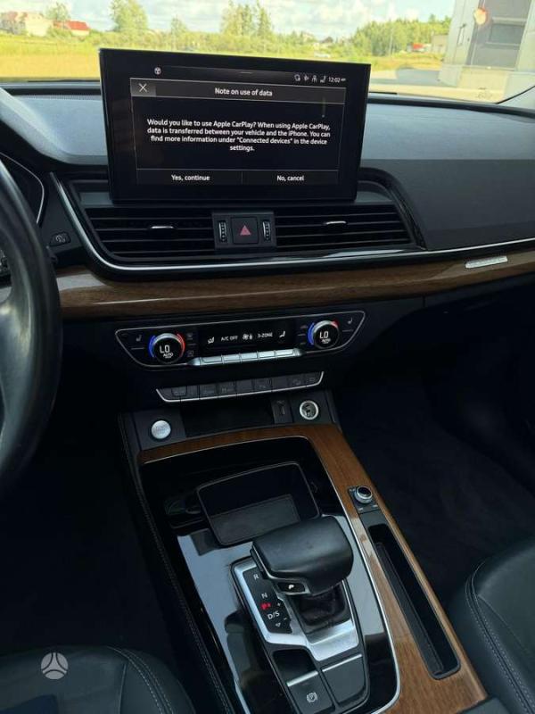 Black Audi Q5 2021 in Siauliai, with an engine capacity of 1.98 L and mileage of 96 thousand km for 19000 €, photo 11 on AUTOMOTO.COM.LV