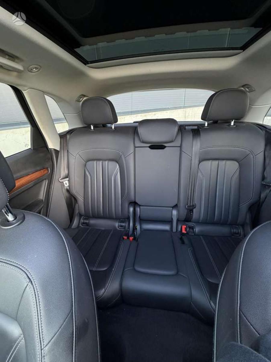 Black Audi Q5 2021 in Siauliai, with an engine capacity of 1.98 L and mileage of 96 thousand km for 19000 €, photo 15 on AUTOMOTO.COM.LV