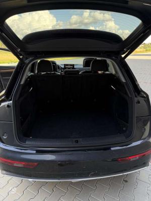 Black Audi Q5 2021 in Siauliai, with an engine capacity of 1.98 L and mileage of 96 thousand km for 19000 €, photo 18 on AUTOMOTO.COM.LV