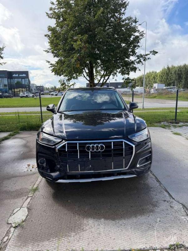 Audi Q5 2021 in Siauliai on AUTOMOTO.COM.LV Black Audi Q5 2021 in Siauliai, with an engine capacity of 1.98 L and mileage of 96 thousand km for 18650 €, photo 3 on AUTOMOTO.COM.LV
