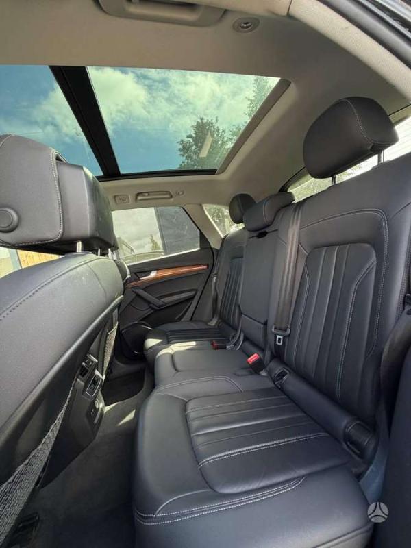Audi Q5 2021 in Siauliai on AUTOMOTO.COM.LV Black Audi Q5 2021 in Siauliai, with an engine capacity of 1.98 L and mileage of 96 thousand km for 18650 €, photo 10 on AUTOMOTO.COM.LV