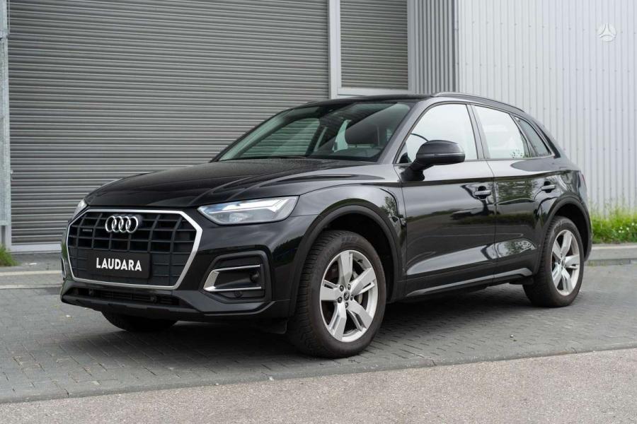 Black Audi Q5 2021 in Vilnius, with an engine capacity of 1.98 L and mileage of 121 thousand km for 30850 €, photo 1 on AUTOMOTO.COM.LV