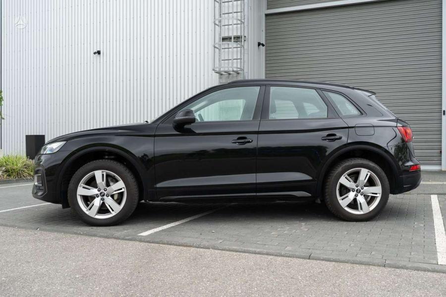 Black Audi Q5 2021 in Vilnius, with an engine capacity of 1.98 L and mileage of 121 thousand km for 30850 €, photo 3 on AUTOMOTO.COM.LV