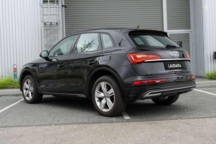 Black Audi Q5 2021 in Vilnius, with an engine capacity of 1.98 L and mileage of 121 thousand km for 30850 €, photo 4 on AUTOMOTO.COM.LV