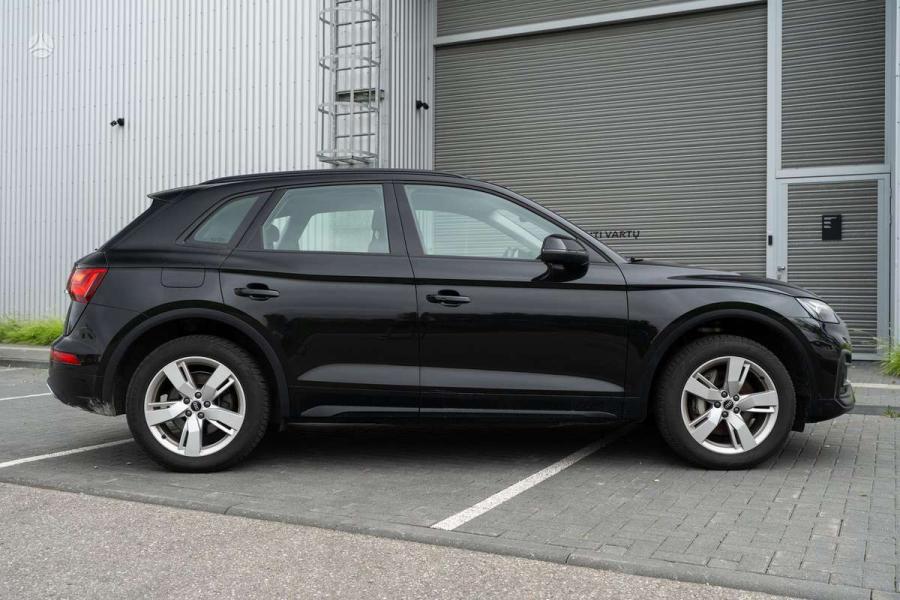 Black Audi Q5 2021 in Vilnius, with an engine capacity of 1.98 L and mileage of 121 thousand km for 30850 €, photo 8 on AUTOMOTO.COM.LV