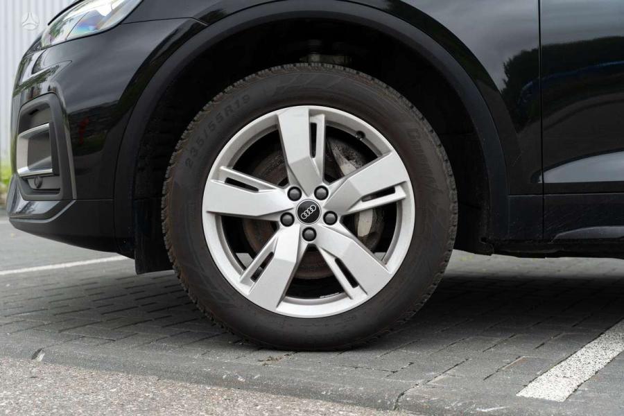 Black Audi Q5 2021 in Vilnius, with an engine capacity of 1.98 L and mileage of 121 thousand km for 30850 €, photo 12 on AUTOMOTO.COM.LV