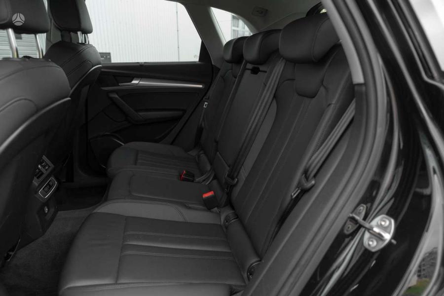 Black Audi Q5 2021 in Vilnius, with an engine capacity of 1.98 L and mileage of 121 thousand km for 30850 €, photo 15 on AUTOMOTO.COM.LV