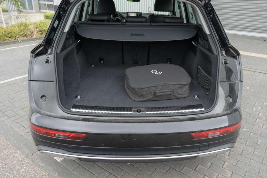 Black Audi Q5 2021 in Vilnius, with an engine capacity of 1.98 L and mileage of 121 thousand km for 30850 €, photo 17 on AUTOMOTO.COM.LV