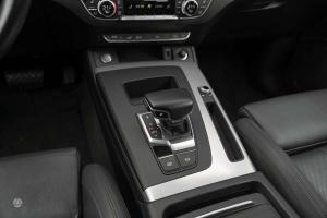 Black Audi Q5 2021 in Vilnius, with an engine capacity of 1.98 L and mileage of 121 thousand km for 30850 €, photo 29 on AUTOMOTO.COM.LV