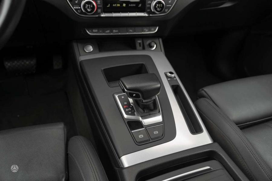 Black Audi Q5 2021 in Vilnius, with an engine capacity of 1.98 L and mileage of 121 thousand km for 30850 €, photo 29 on AUTOMOTO.COM.LV