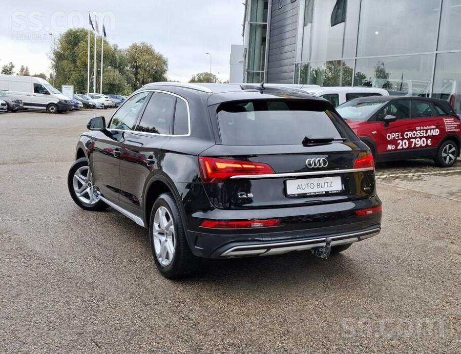 Black Audi Q5 2022 in Riga, with an engine capacity of 2.00 L and mileage of 52 thousand km for 14770 €, photo 3 on AUTOMOTO.COM.LV