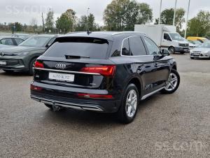 Black Audi Q5 2022 in Riga, with an engine capacity of 2.00 L and mileage of 52 thousand km for 14770 €, photo 4 on AUTOMOTO.COM.LV