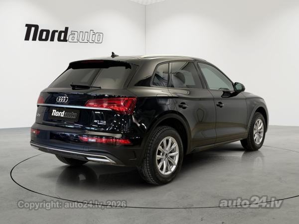 Melns Audi Q5 2022 Tallina, ar dzinēja tilpumu 2.00 L un nobraukumu 80 tūkst. km par 28900 €, foto 2 vietnē AUTOMOTO.COM.LV