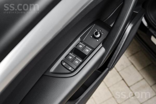 Black Audi Q5 2022 in Riga, with an engine capacity of 2.00 L and mileage of 135 thousand km for 33250 €, photo 7 on AUTOMOTO.COM.LV