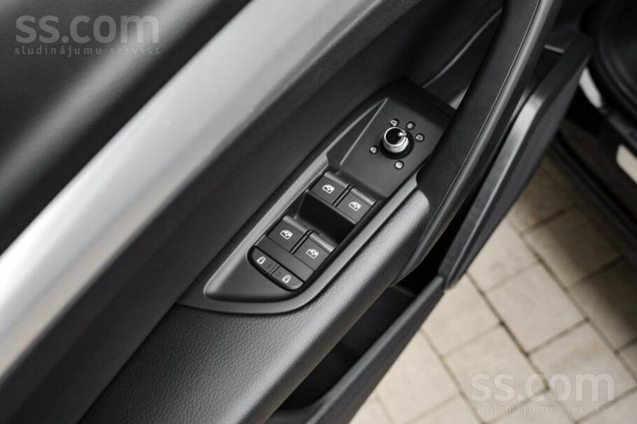 Black Audi Q5 2022 in Riga, with an engine capacity of 2.00 L and mileage of 135 thousand km for 33250 €, photo 8 on AUTOMOTO.COM.LV