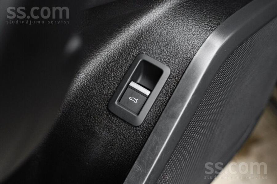 Black Audi Q5 2022 in Riga, with an engine capacity of 2.00 L and mileage of 135 thousand km for 33250 €, photo 9 on AUTOMOTO.COM.LV