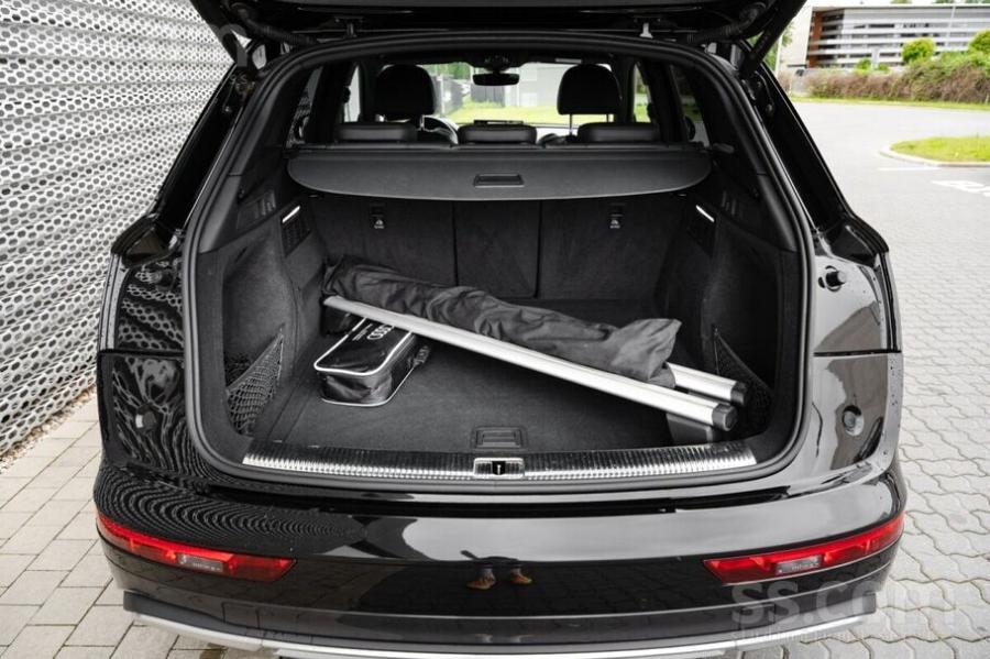 Black Audi Q5 2022 in Riga, with an engine capacity of 2.00 L and mileage of 135 thousand km for 33250 €, photo 28 on AUTOMOTO.COM.LV