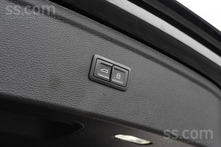 Black Audi Q5 2022 in Riga, with an engine capacity of 2.00 L and mileage of 135 thousand km for 33250 €, photo 29 on AUTOMOTO.COM.LV