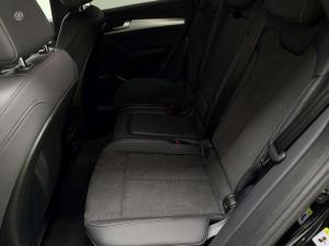Melns Audi Q5 2022 Viļņa, ar dzinēja tilpumu 1.98 L un nobraukumu 106 tūkst. km par 35990 €, foto 12 vietnē AUTOMOTO.COM.LV