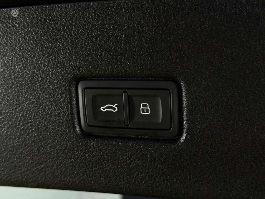 Melns Audi Q5 2022 Viļņa, ar dzinēja tilpumu 1.98 L un nobraukumu 106 tūkst. km par 35990 €, foto 13 vietnē AUTOMOTO.COM.LV